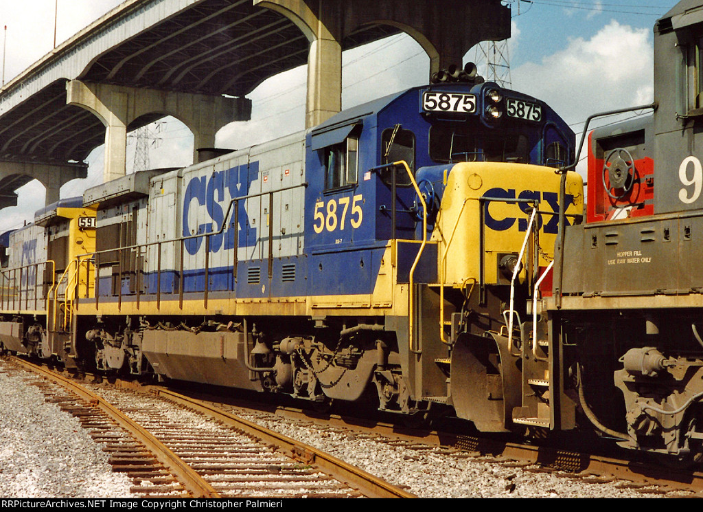 CSX 5875 on CSX Y-105-26